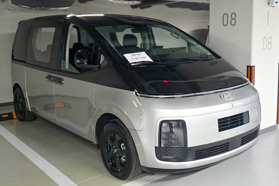Hyundai's new electric van has been spotted for the first time